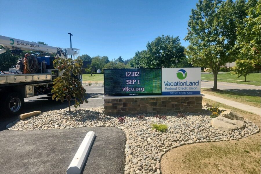 Utilizing Illuminated On-Premise Signs To Enhance Your Image