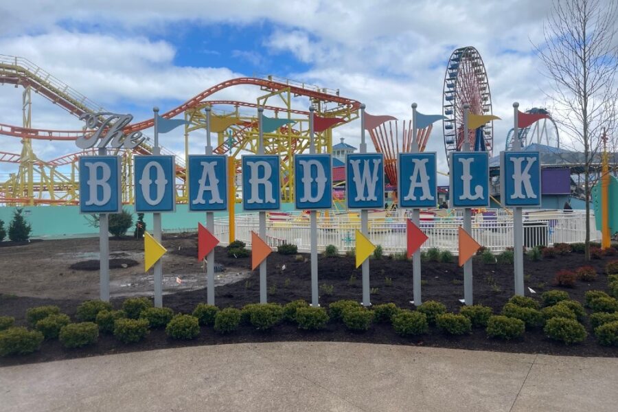 Using Placemaking Signs to Attract and Guide Customers